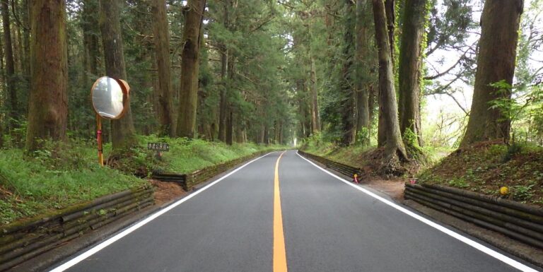 鶏頂山無線基地局空調改修工事 | 榎本建設株式会社